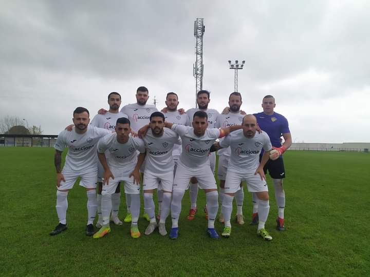 El CD Guadiaro culmina con éxito su periplo de cinco encuentros consecutivos en una semana y ...