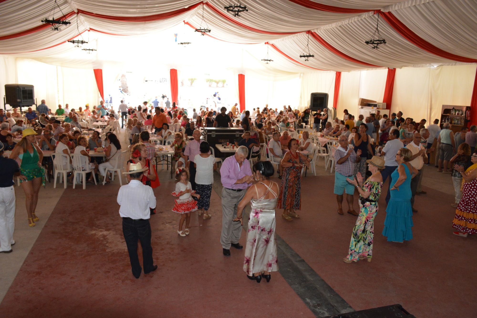 Sanroqueños y visitantes llenan el real durante el Domingo Rociero ...