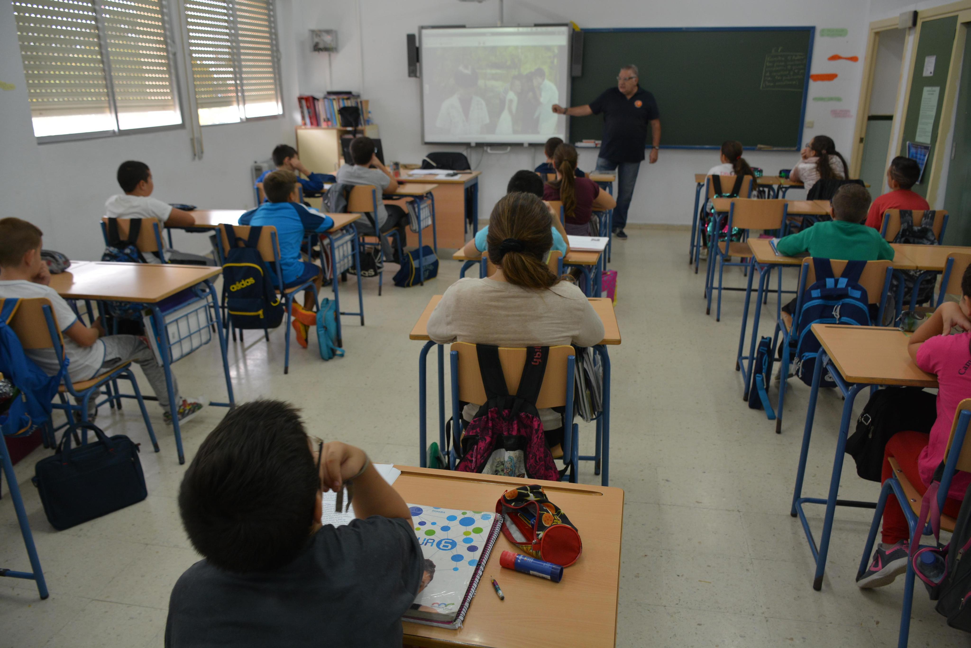 Charlas de Mayor-Net en los colegios para prevenir el acoso escolar y ...