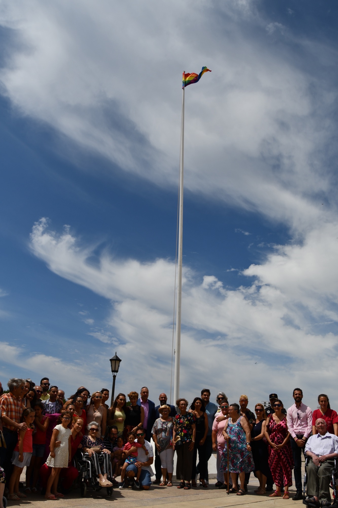 Izada la bandera LGTBI en la plaza de las Constituciones | San Roque