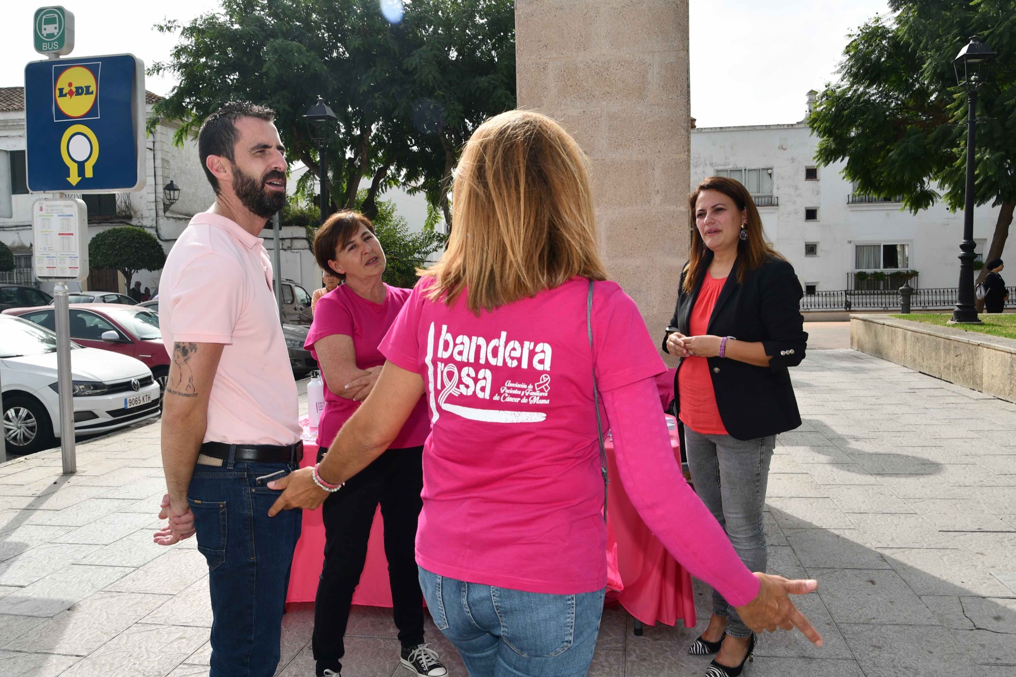 Bandera Rosa monta una mesa informativa en la Alameda por el Día del ...