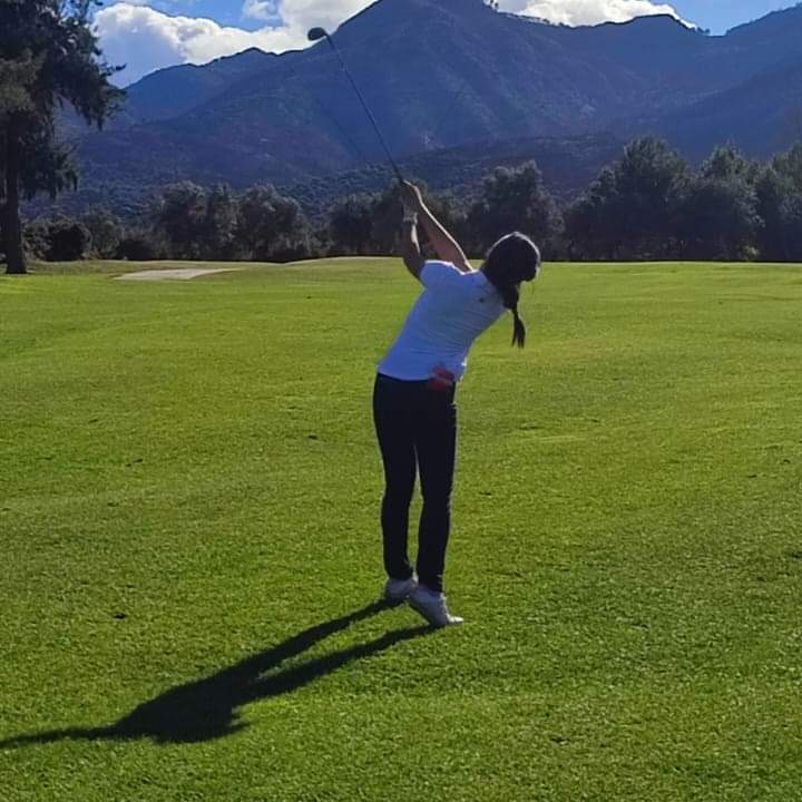 Las golfistas Marta Aguilar y Patience Rhodes, de La Cañada, entre las ...