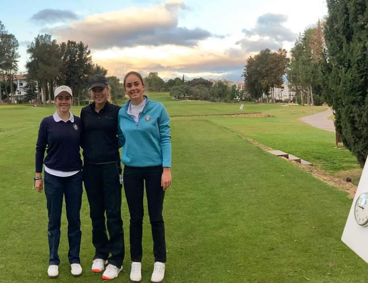 Las golfistas Marta Aguilar y Patience Rhodes, de La Cañada, entre las ...