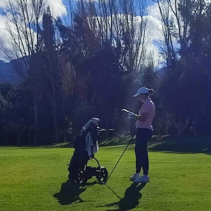 Las golfistas Marta Aguilar y Patience Rhodes, de La Cañada, entre las ...
