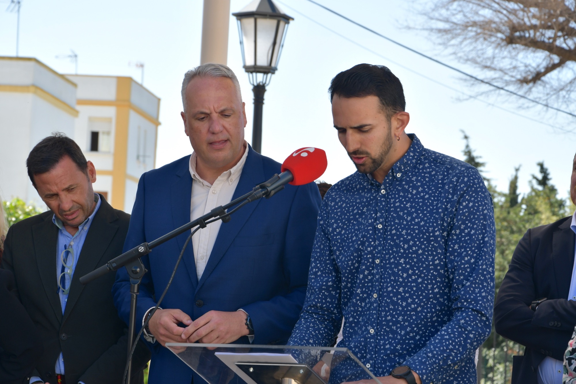 Lectura de manifiesto e izado de bandera para conmemorar el Día del ...